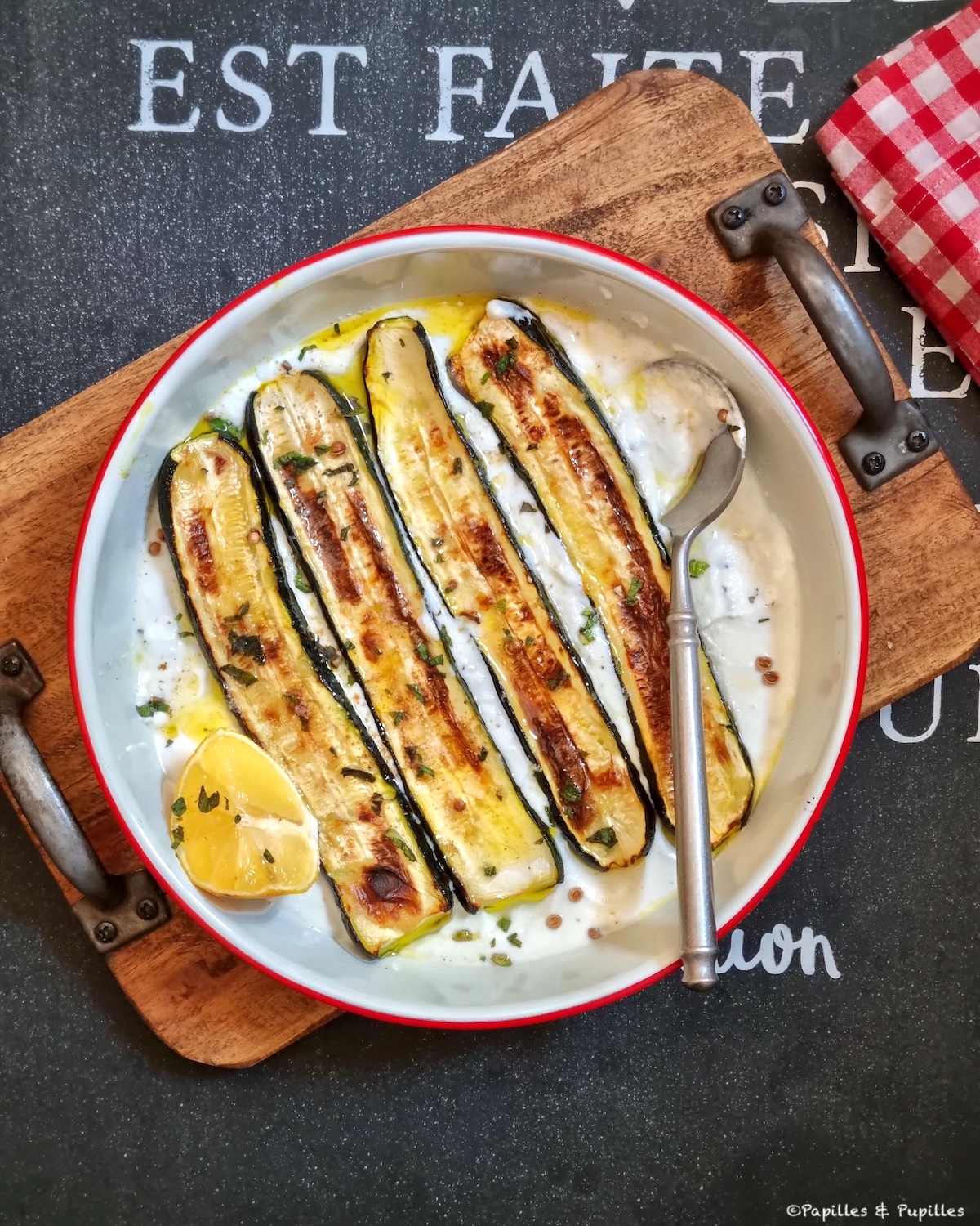Courgettes grillées et sauce yaourt façon Ottolenghi