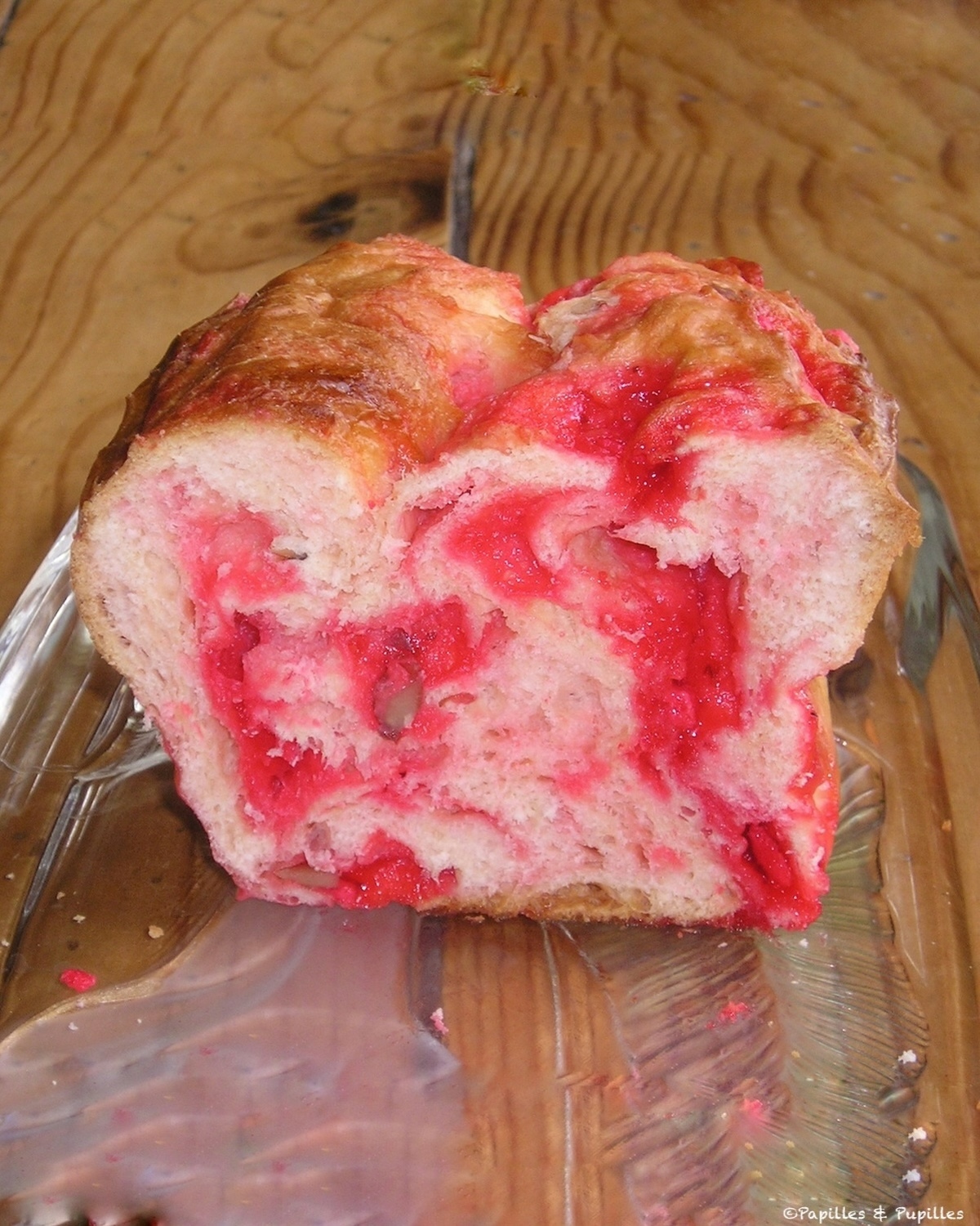 Brioche aux pralines roses (le Saint Genix)