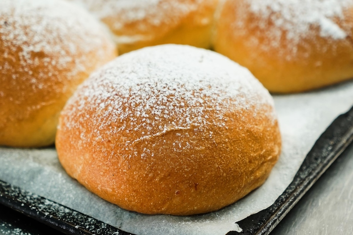 Coca de patata, petits pains briochés (Majorque)