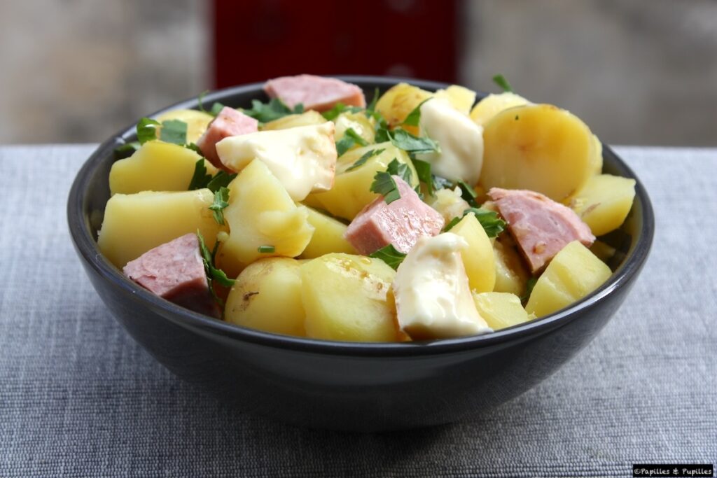 Salade aux pommes de terre nouvelles et Reblochon