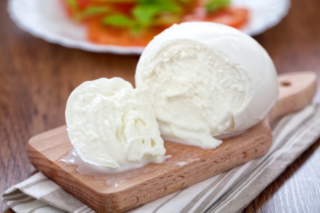 Mozzarella : un fromage frais italien à la pâte filée