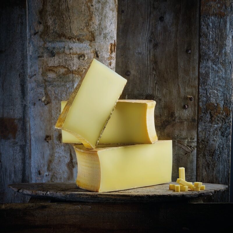 Quels sont les fromages à pâte pressée cuite