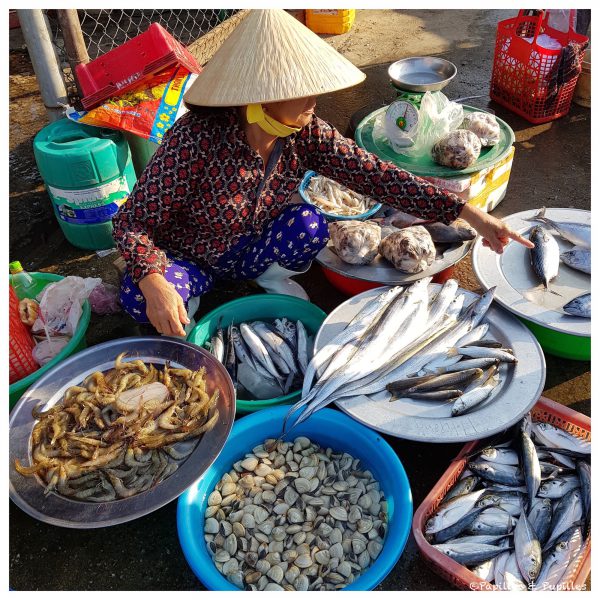 Marchande de poissons | Papilles et Pupilles