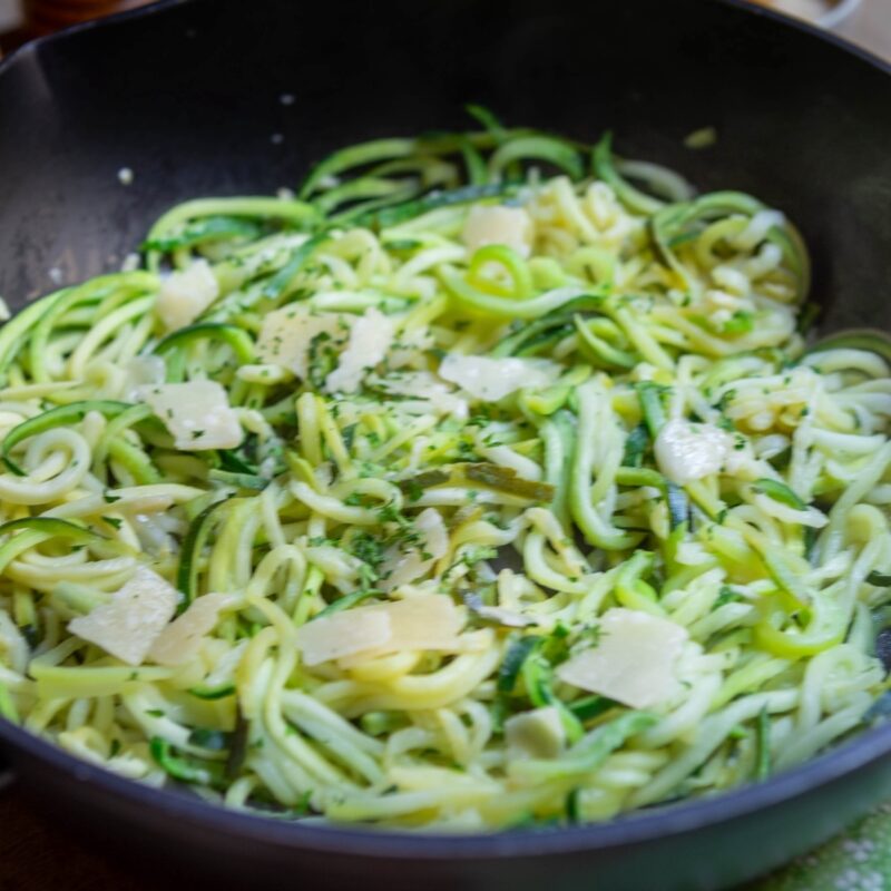 Courgettes au four, oignons, thym et Parmesan