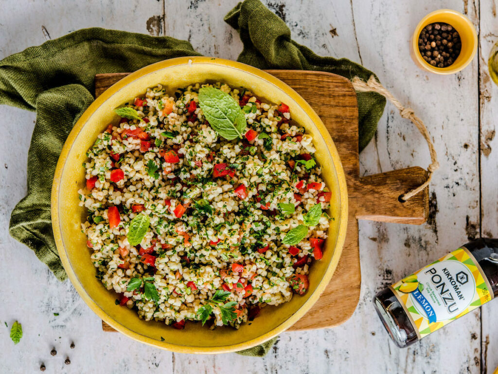 Salade de boulgour aux herbes, poivron et sauce ponzu