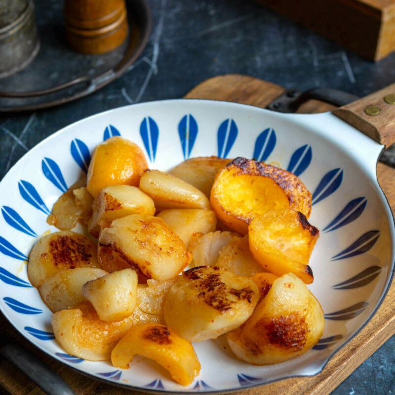 Navets rôtis au four au miel, paprika et piment