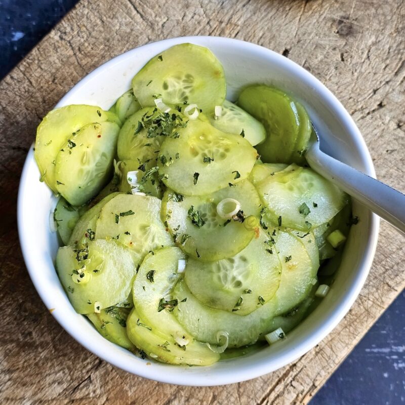 À faire ce soir : Salades de concombre prêtes en 10 minutes